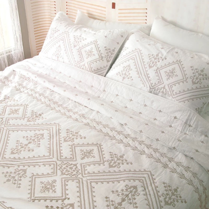 100% Cotton Patchwork Coverlet Set - White and Gold – coverlet heaven