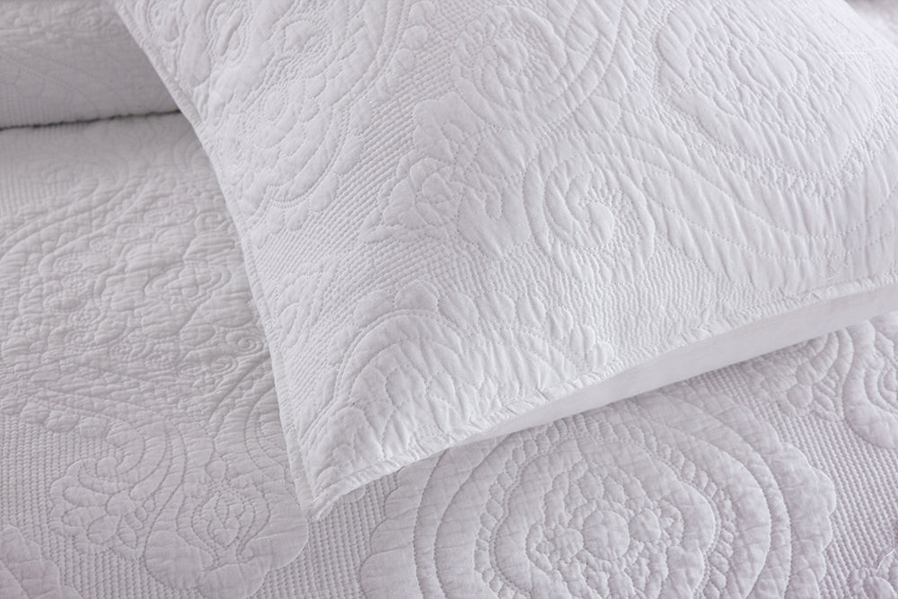 100% Premium Microfibre Patchwork Coverlet Set - Damask White ...